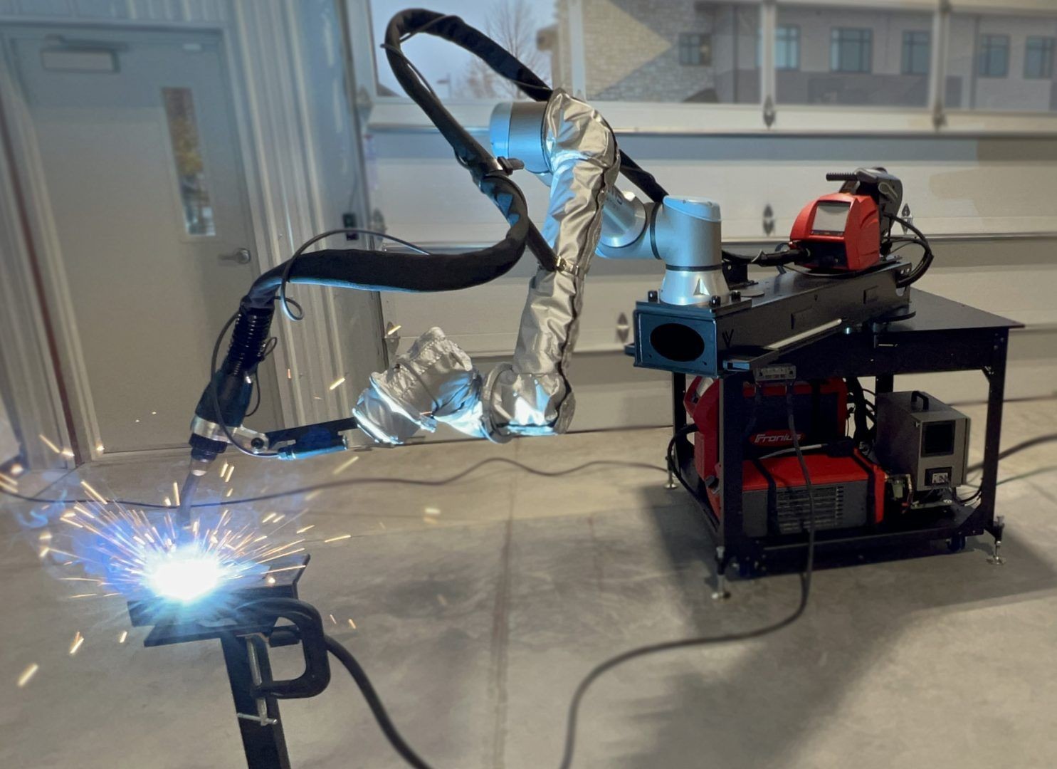 روبوت اللحام العالمي روبوت UR20 روبوت تعاوني مع Megment لحام لحام Mig